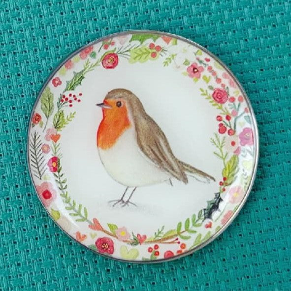 Robin Needle Minder, Magnetic Needle Keeper, Bothy Threads – Sew ...